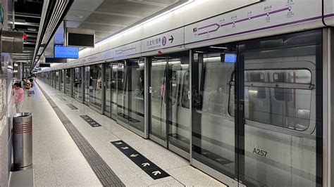 荃灣綫 M Train A257a282 及觀塘綫 A243a244 不載客分別駛經康城及鰂魚涌站 Youtube