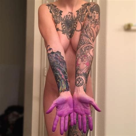 Foto Pareidolia Suicide Is Headless Goth Slut With Cool Tattoos Tatŵau