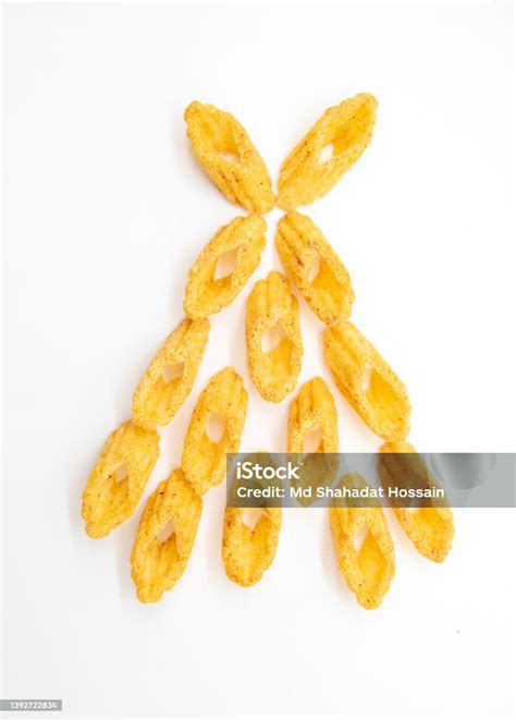 웹 사이트 디자인을위한 흰색 배경 상단보기에 격리 된 컵에 옥수수 칩 0명에 대한 스톡 사진 및 기타 이미지 0명 감자