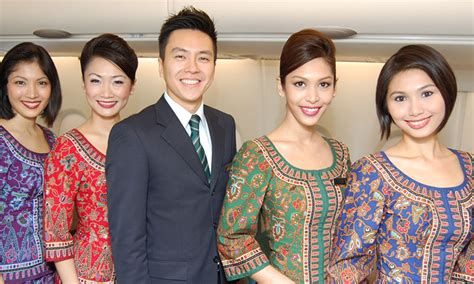 ‘전통 의상이 빛나는 말레이시아·싱가포르 승무원 유니폼