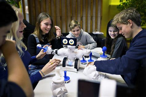 Shape Robotics Fable Explorer RobotWorld Hu