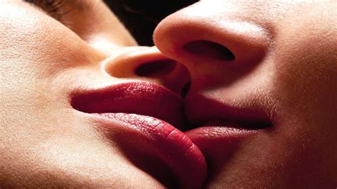 Couple Kissing Hd Wallpapers Wallpaper Cave