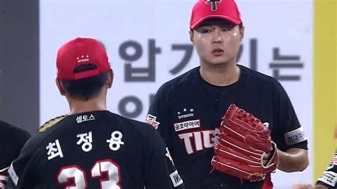 윤중현 병살 유도해내며 경기 마무리 9회말 다음스포츠