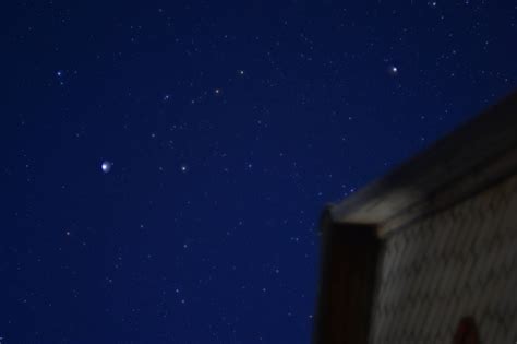 파란색과 검은 색 배경에 소음과 마을의 별이 빛나는 하늘 0명에 대한 스톡 사진 및 기타 이미지 0명 거리 검색 Istock