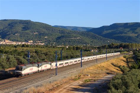 Renfe 252 011 Alcover — Trainspo