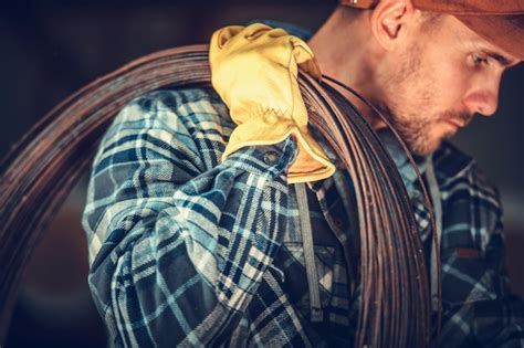 Premium Photo Worker With Steel Wire