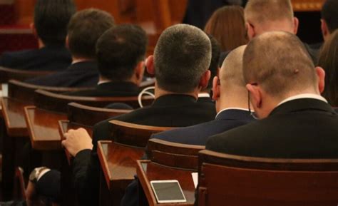 На първо четене Парламентът прие увеличаване на минималната работна заплата Cross Bg