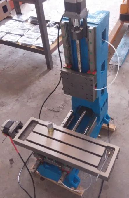 כרסומת Mini Cnc Milling Machine Cast Iron Frame Bt30 Spindle Metal Processing Machine Metal