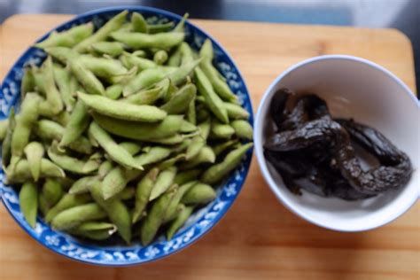 酱瓜炒毛豆怎么做 酱瓜炒毛豆的做法 蓝纹乳酪 豆果美食