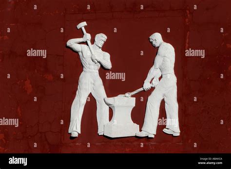 Men Using Anvil Stock Photo Alamy