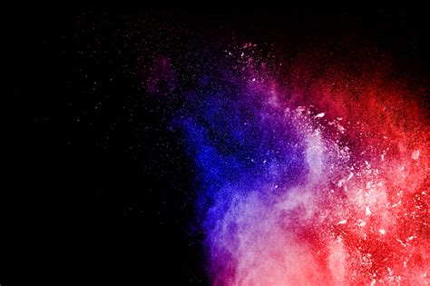 멀티 컬러 파우더 폭발 검은 배경에 고립입니다 검은 바탕에 색된 먼지 시작 구름입니다 배경에 화려한 입자를 시작 했다 그린된 Holi입니다 개념에 대한 스톡 사진 및 기타