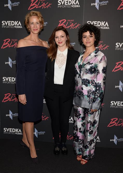 23 Surprisingly Tall Female Celebrities Photos