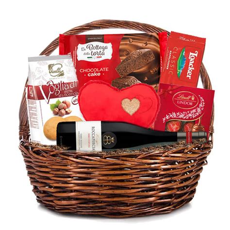 Подаръчна Кошница с плюшено сърце Подаръчни Кошници Подаръчни кутии Коледни Кошници