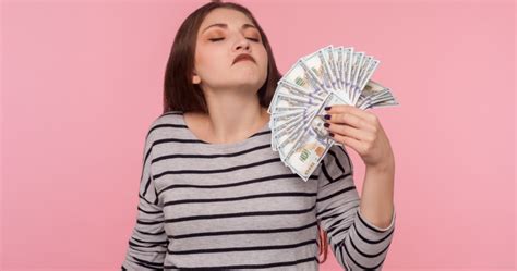 People Who Have A Lot Money But Zero Class Usually Display These 9