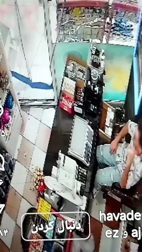 فیلم لحظه حمله ناگهانی مشتری عصبانی به فروشنده سوپرمارکت