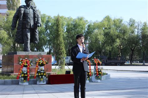 传承铁人精神 争做时代新人 我校举行纪念铁人王进喜诞辰100周年活动 东北石油大学