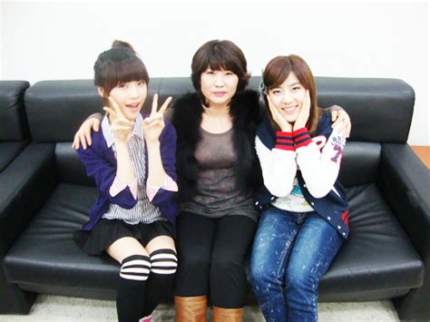 ‘레인보우 노을 ‘꽃다발서 미모의 여동생 공개 아주경제