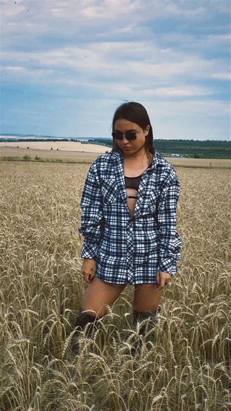 Фотосессия в поле Пшеничное поле Идеи для фото