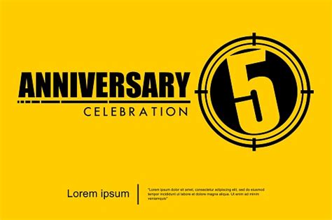 창립 5 주년 기념 엠블럼 노란색 배경에 대상 십자선으로 격리 된 검은 기념일 로고 웹 전단지 포스터 인사말 카드에 대 한 벡터 일러스트 레이 션 템플릿 디자인 5에 대한
