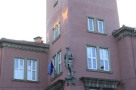 Заради ремонти 6 софийски гимназии се местят в други сгради