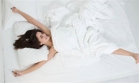 女人睡觉时分开腿，会悄悄收获3件“喜事”，花点时间来了解下 搜狐大视野 搜狐新闻