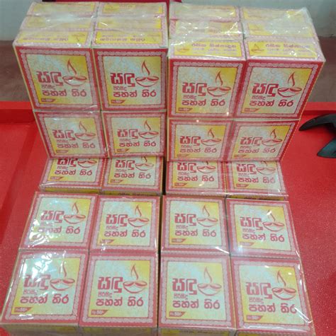 සඳු සඳු පහන්තිර සහ මුතුකුඩ නෙළුම් මල් නිශ්පාදකයෝ