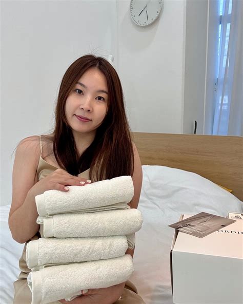 정유진 북유럽 감성의 편안하고 고급스러운 프리미엄 브랜드 의 타올은 깨끗하고 건강한 일상을 위해 만들어진 노르딕슬립 프리미엄 오가닉 타월로 무염색 오가닉 코튼을 사용하여