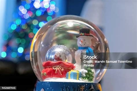 눈사람과 크리스마스 장식품이 있는 크리스마스 스노우 글로브 12월에 대한 스톡 사진 및 기타 이미지 12월 겨울 계절 Istock