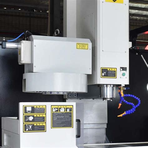 VMC Vertical Fully Automatic CNC Machine Axis Machining Center