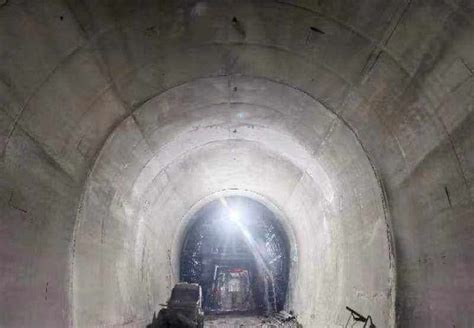 滇中引水1标项目部万家隧洞1号主洞上游完成边顶拱衬砌施工【快资讯】