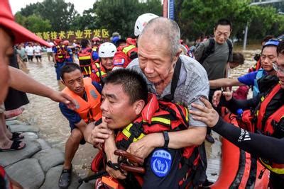 河北涿州全力转移受灾群众 人民图片网