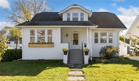 C 1925 Three Bedroom Refreshed Iowa Craftsman Home 190k