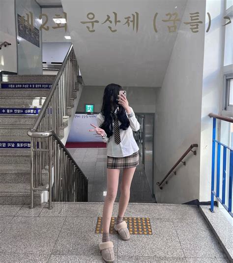 Quick saves에 있는 KYOU님의 핀 짧은 의상 교복 스타일 청소년 여자 패션