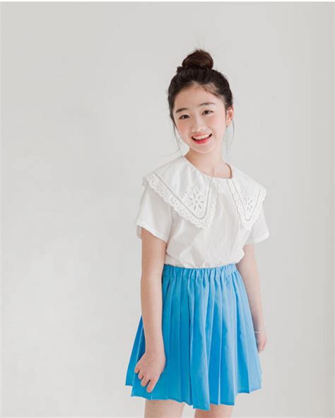 미니로이 미니로이 • 로엠 스커트 걸리시하고 사랑스러운 느낌 물씬 캐주얼하게 입기 좋은 스커트 입니다😘💕 비비드한 컬러감으로 룩에 포인트가 되어드리며 블라우스