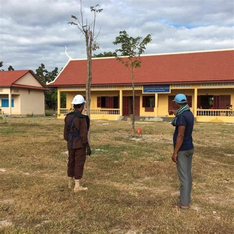 កម្លាំងជំនាញបច្ចេកទេសខេត្តកំពង់ឆ្នាំង ចុះយកគ្រាប់បែបដៃ១គ្រាប់ នៅក្នុងបរិវេណសាលាបឋមសិក្សាវាលស្បូវ