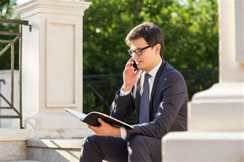 Premium Photo Man With Notepad On Phone