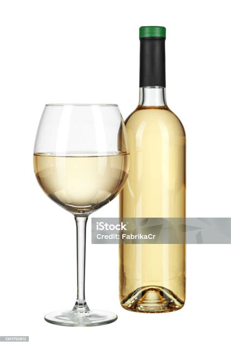 흰색 배경에 고립 된 와인 한 병 유리와 병 결정체에 대한 스톡 사진 및 기타 이미지 결정체 기록보관용 까비네쇼비뇽 포도 Istock