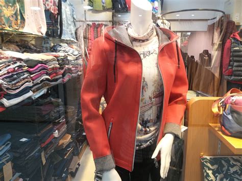 C16 采姿精品服飾 南門市場