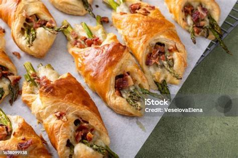 퍼프 페이스트리 아스파라거스 베이컨 타르트 아침 식사 0명에 대한 스톡 사진 및 기타 이미지 0명 건강한 생활방식 계절 Istock