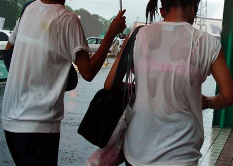 ゲリラ豪雨でずぶ濡れになった娘は透けるの法則 ちらちらちらべると