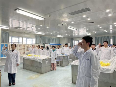 感恩无言良师 感悟学医初心基础医学院党支部举行解剖学第一课主题活动 基础医学院