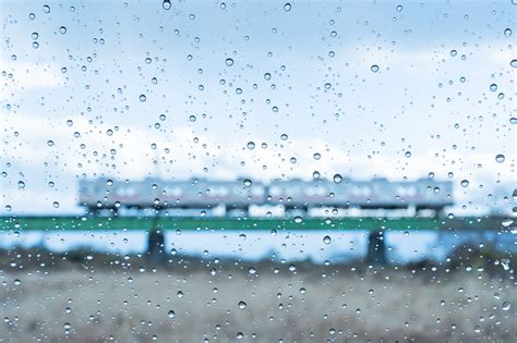 雨の日の富山地鉄 光と風と薔薇と