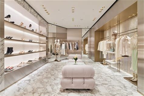» Fendi shop-in-shop