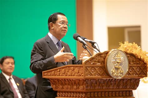 សម្តេចតេជោ ហ៊ុន សែន ស្នើអ្នកច្បាប់រៀបចំច្បាប់ផ្តន្ទាទោសអ្នកនិយាយថា