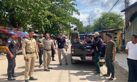 នគរបាល ឃាត់ ខ្លួន សិស្ស សាលា ១៣ នាក់ គេច ម៉ោង សិក្សា នាំ គ្នា ជក់ បារី អេឡេត្រូនិច ក្នុង ហាង កាហ្វេ