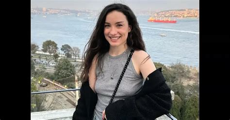 Дочь Виктории Дайнеко отказалась от фамилии отца