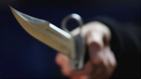 Мъж опита да убие с нож майката на детето си нападна и малолетната ѝ сестра Новини бг