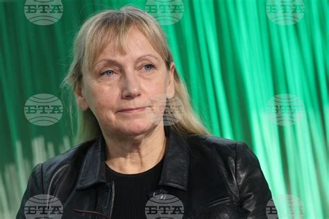 Продължавам да работя за каузата и има напредък съобщи Елена Йончева за освобождаването на