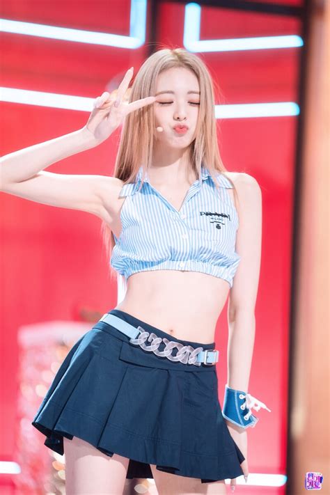 220717 Itzy Yuna Sneakers At Sbs Inkigayo Kpopping