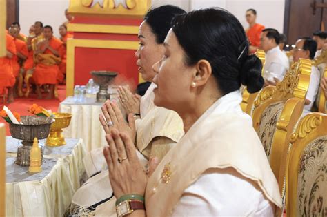 ພິທີສະເຫຼີມສະຫຼອງວັນພະພຸດທະສາສະໜາສາກົນ ແລະ ພິທີຫົດສົງນ້ຳອວຍພອນພະມະຫາເຖຣະ ເນື່ອງໃນງານບຸນປີໃໝ່ລາວ